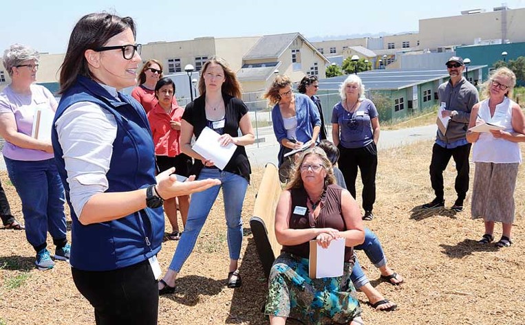 Virtual field trips bring the Aquarium to the students | Stories ...